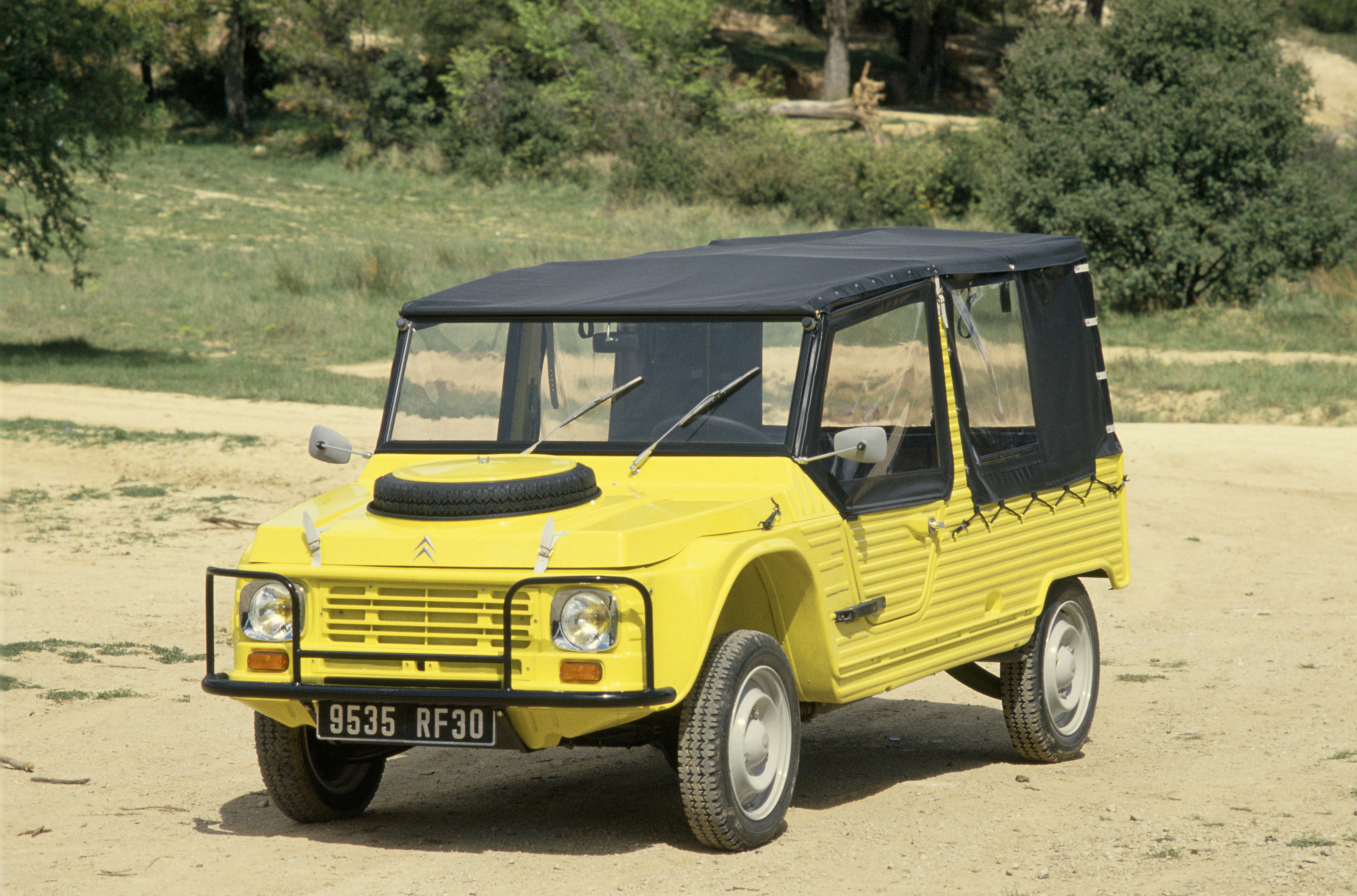 La voiture de plage idéale existe, c'est la Citroën Méhari