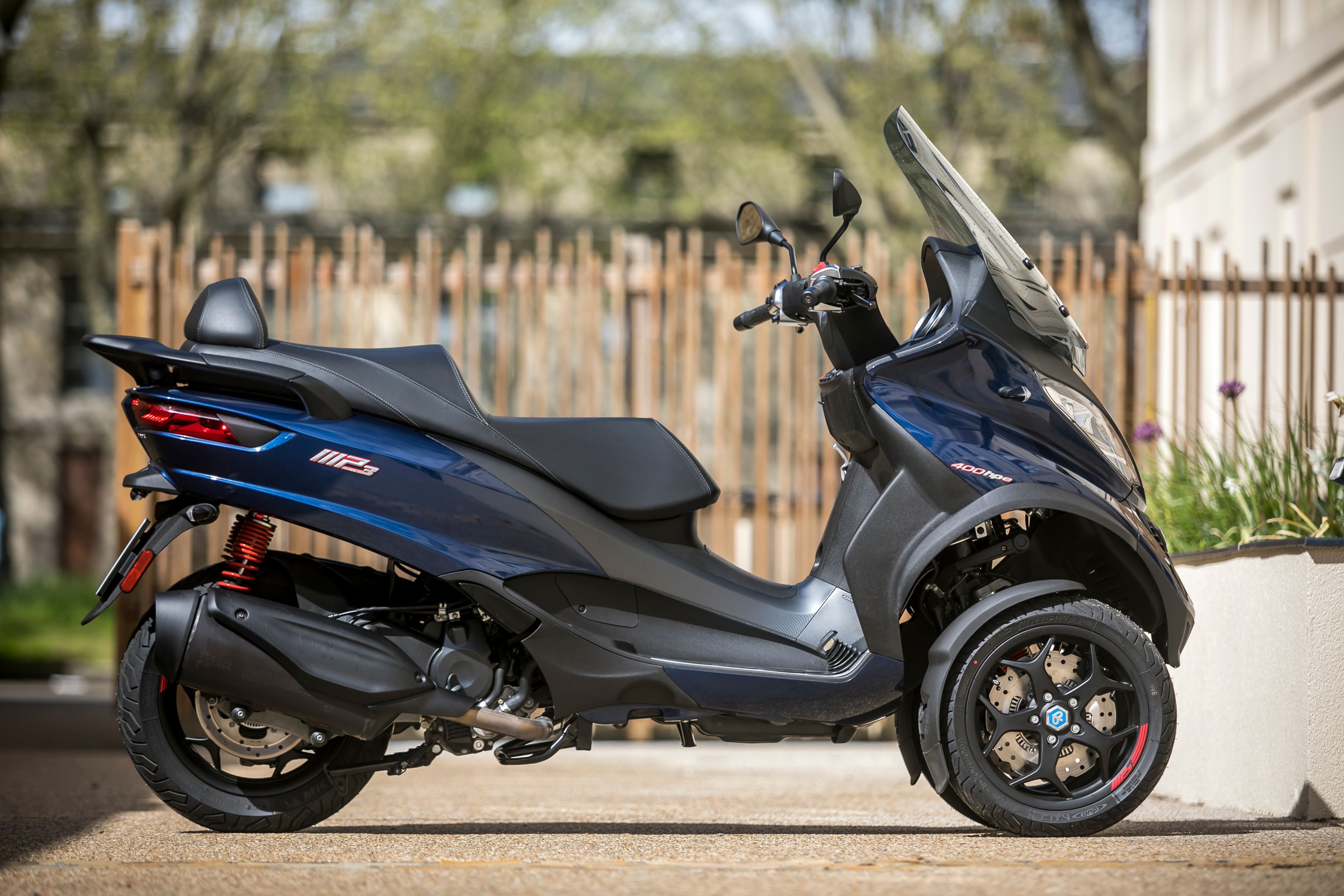 Essai - Piaggio MP3 400 HPE (2021) : l'avis de Caradisiac {fiche technique}