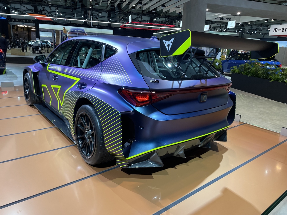 En direct du salon de Bruxelles - Le stand Cupra : du sport au programme