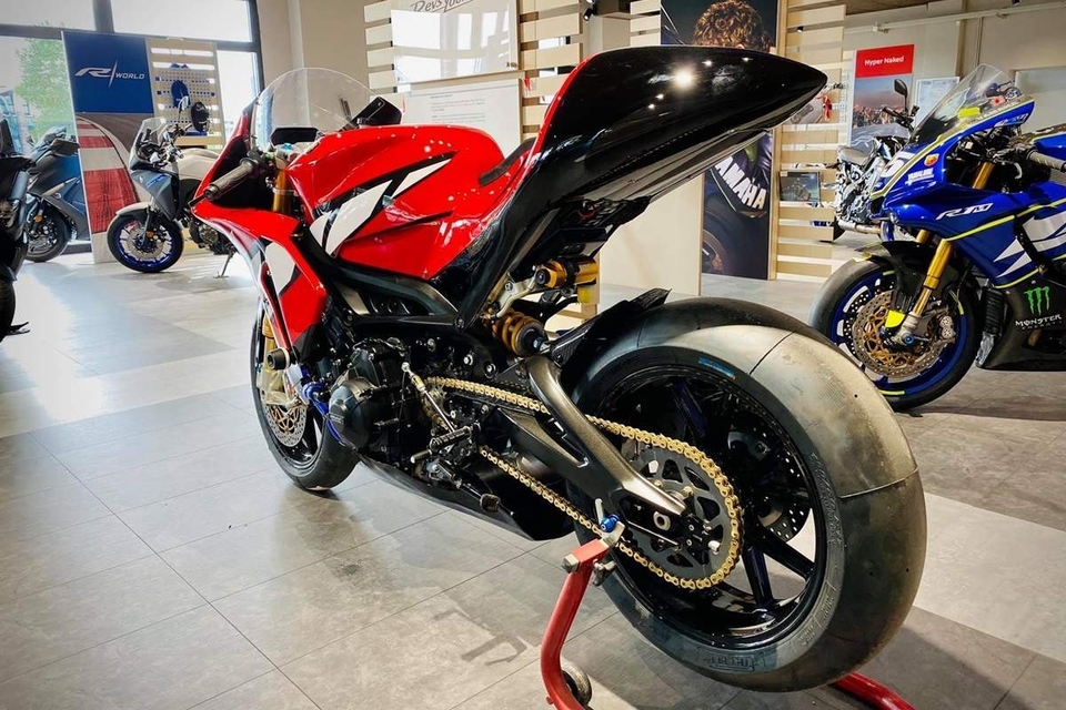 Une nouvelle sportive venue d'Italie : la Yamaha R9M