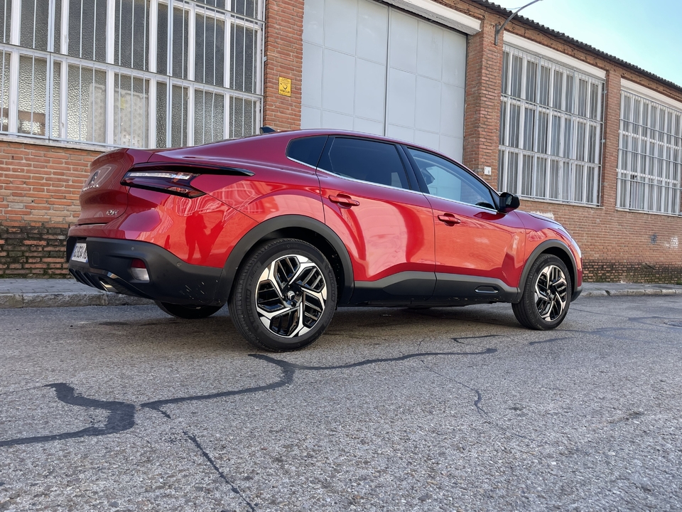 Essai vidéo - Citroën C4X (2023) : pour qui se prend-elle