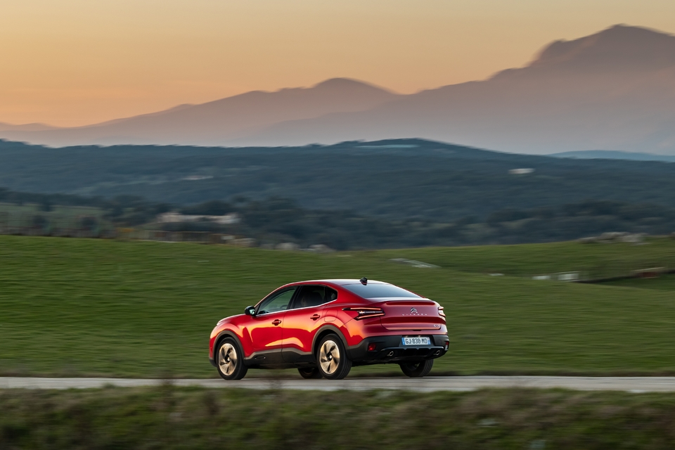 Essai vidéo - Citroën C4X (2023) : pour qui se prend-elle ? - Page 2