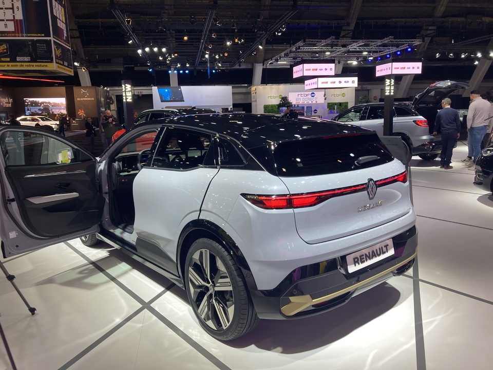 Vidéo en direct du Salon de Bruxelles 2023 - Renault Mégane E-Tech ...