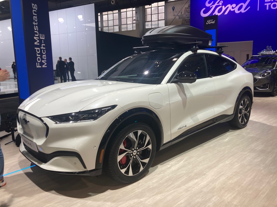 Salon de Bruxelles 2023 - Stand Ford: le Bronco en vedette américaine
