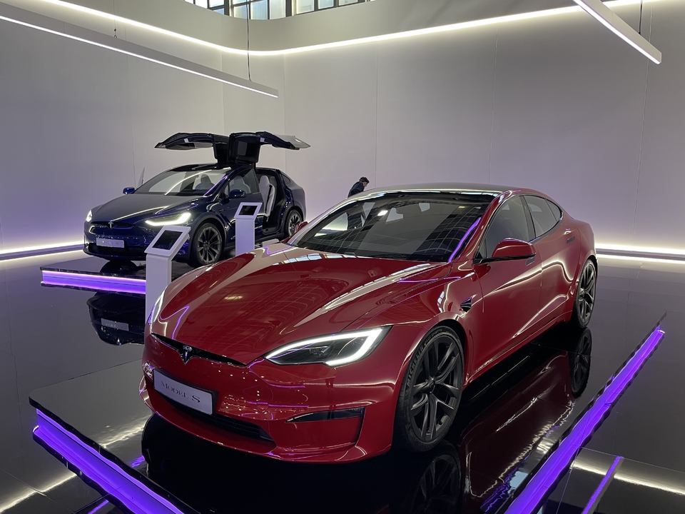 En direct du salon de Bruxelles 2023 - Le stand Tesla (vidéo)