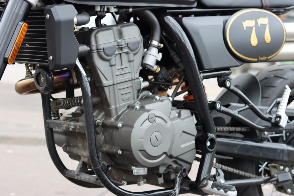 Essai - Bluroc Motorcycle Tracker - La blague belge SM