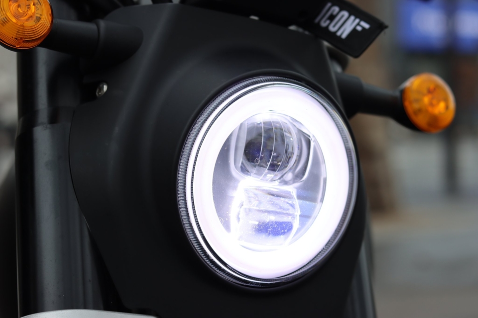 Essai - Bluroc Motorcycle Tracker - La blague belge SM
