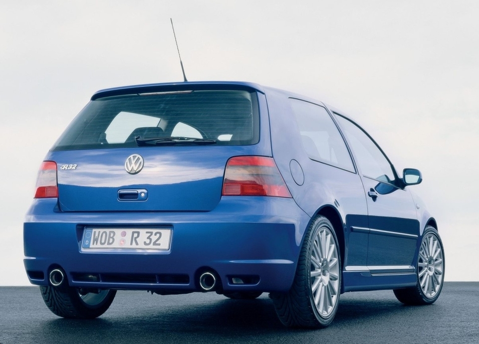 Volkswagen Golf IV R32 (2002 – 2004), la première compacte façon ...