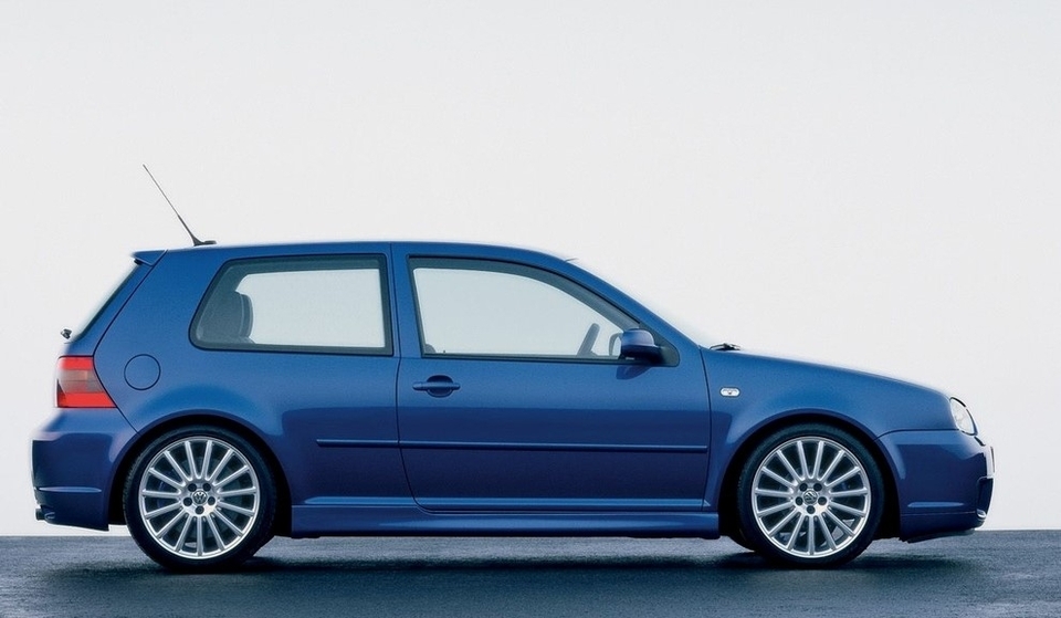 Volkswagen Golf IV R32 (2002 – 2004), la première compacte façon ...