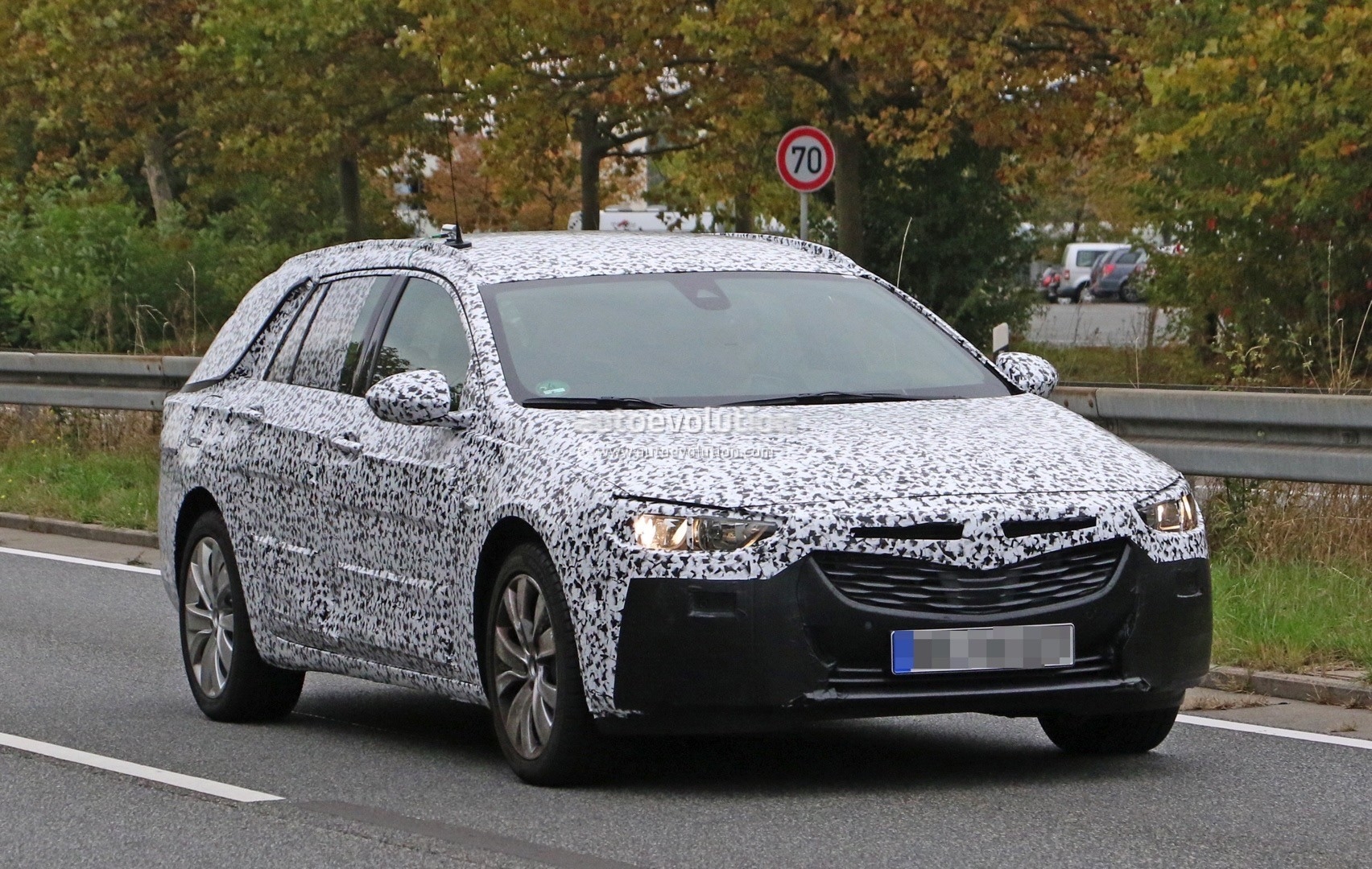 Surprise : le break Opel Insignia Sports Tourer de sortie pour la ...