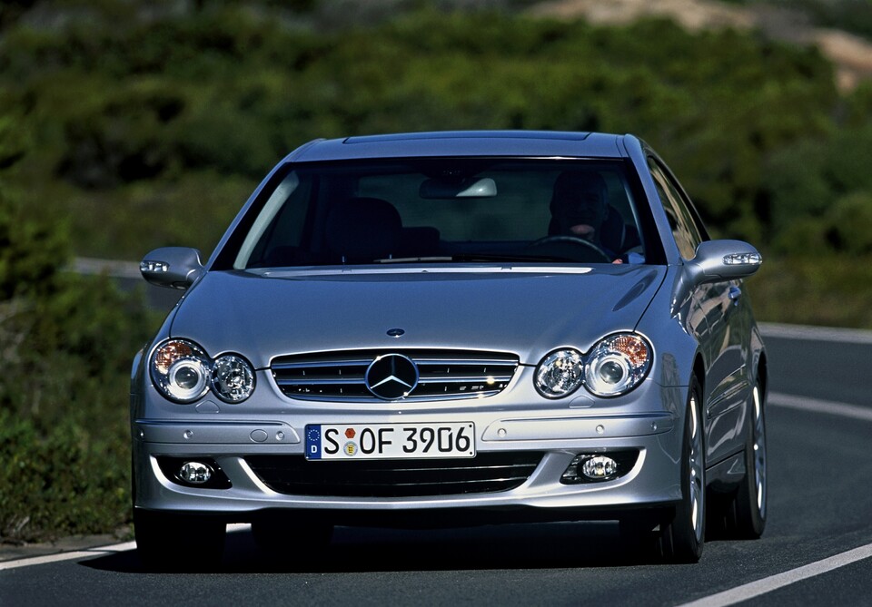 Mercedes CLK 320 CDI vs Peugeot 407 Coupé 2.7 HDi, stylées et frugales ...