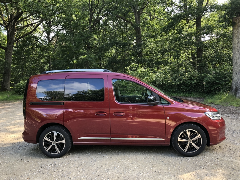 Comparatif vidéo - Volkswagen Caddy vs Peugeot Rifter : des différences ...