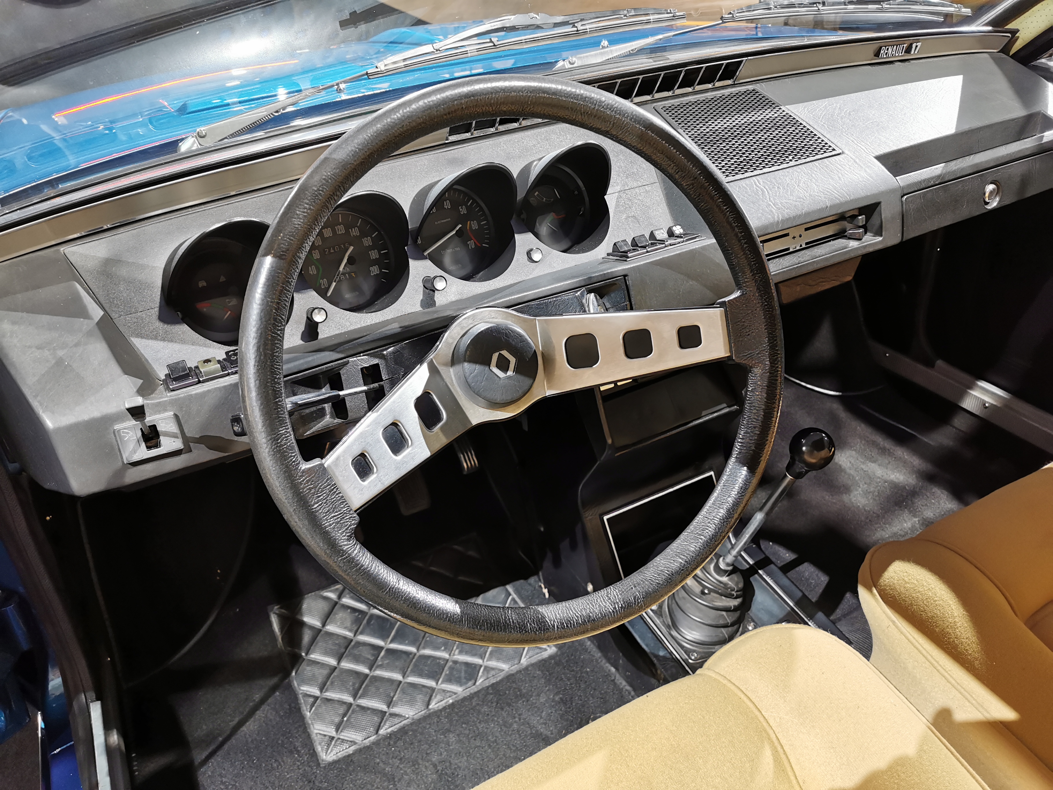 Renault R17 restomod by Ora-ïto : objectif "simplexité"...