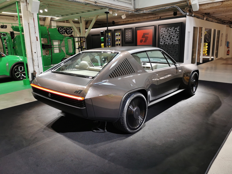 Renault R17 restomod by Ora-ïto : objectif "simplexité"...