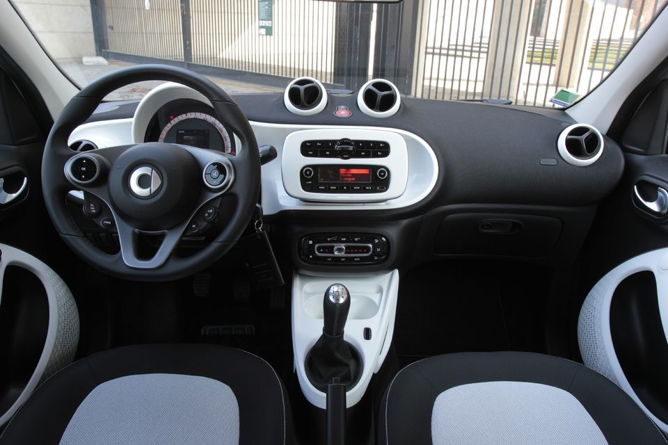 Comparatif vidéo - Renault Twingo vs Smart Forfour : dispute familiale