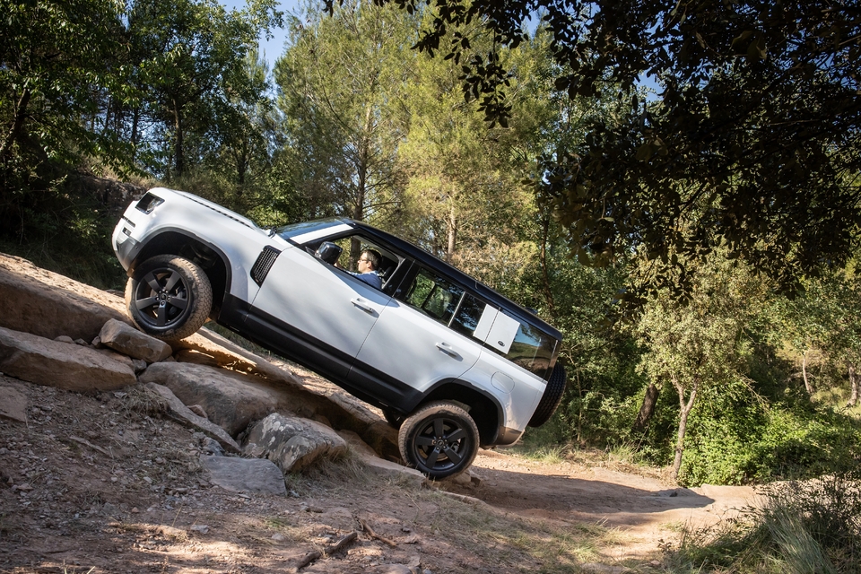 Essai - Land Rover Defender PHEV hybride rechargeable (2021): le ...