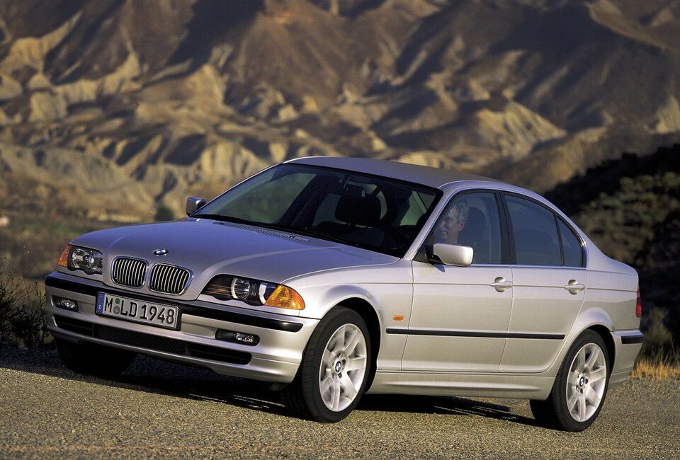 BMW 320i vs Lexus IS 200, des 6-cylindres pour presque rien