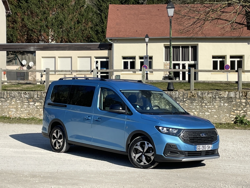 Essai vidéo - Ford Tourneo Connect (2023) : Ford se met au Caddy