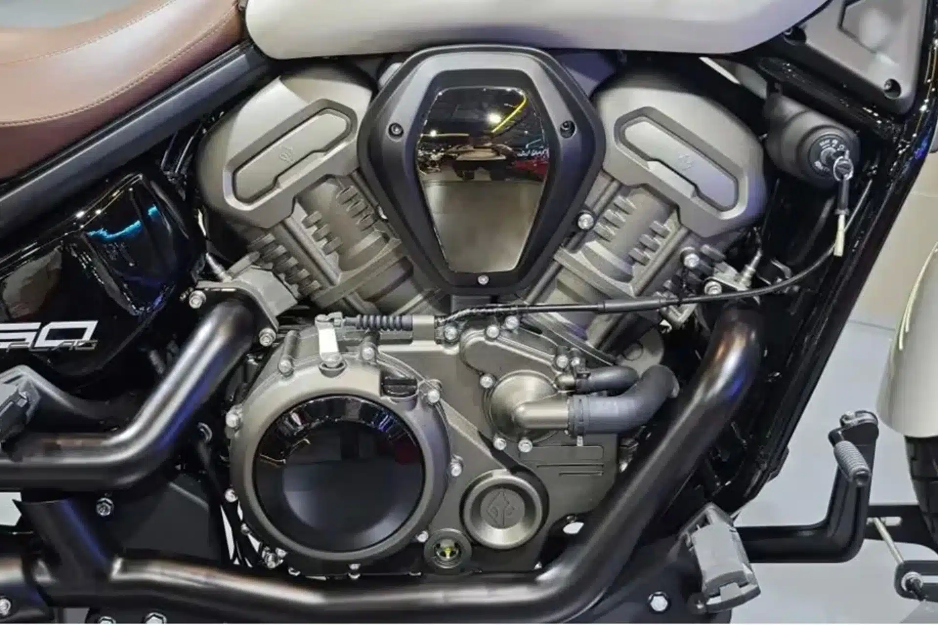 Benda dévoile un gros custom V4