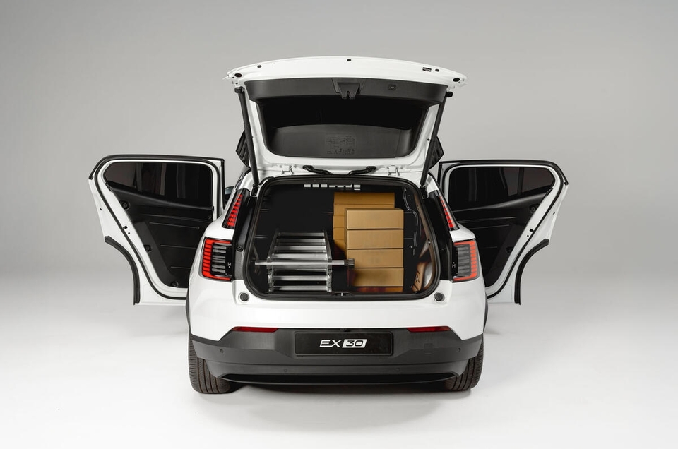 428 ch pour livrer des colis : Volvo transforme son EX30 en utilitaire ...
