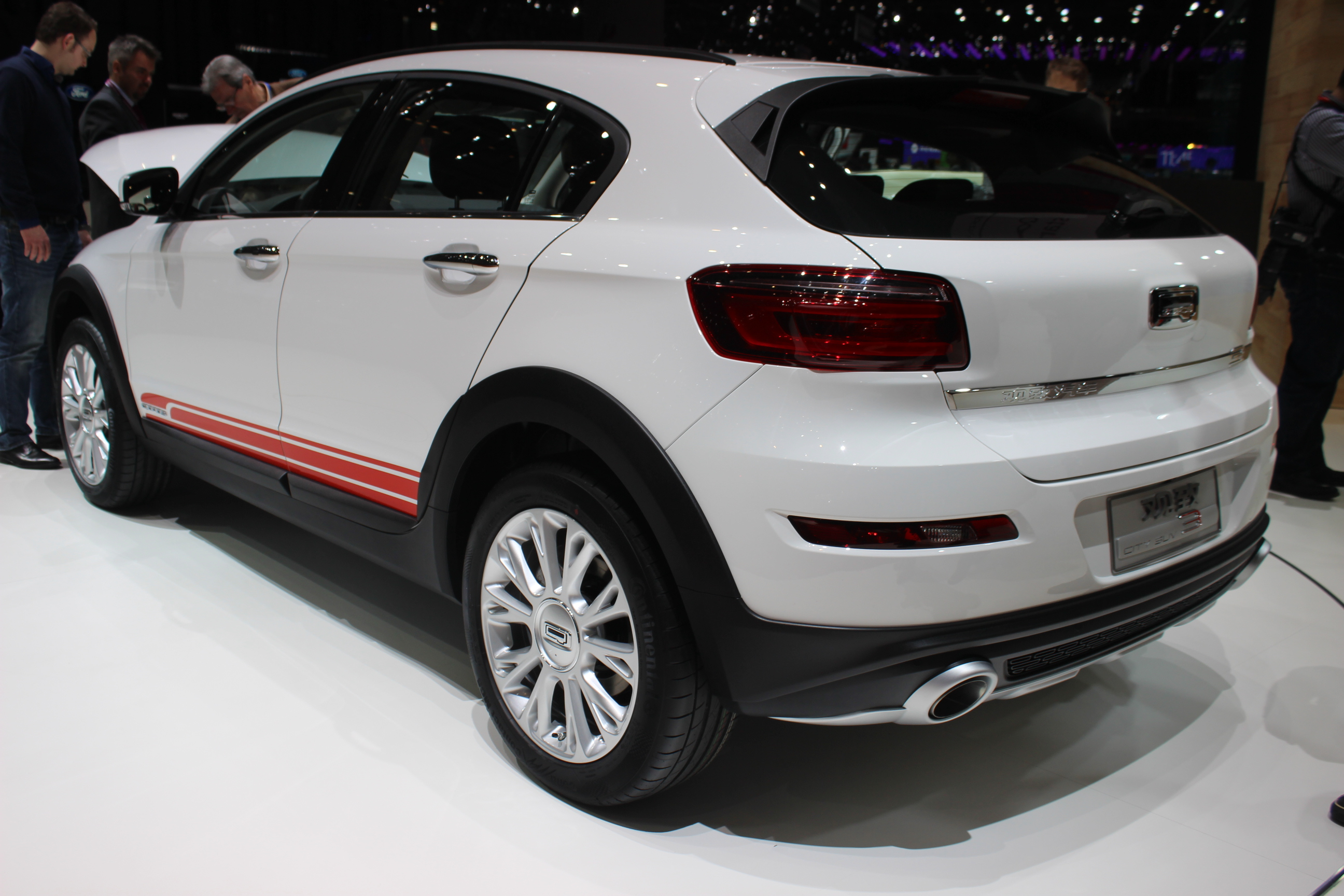 Qoros 3 City SUV : viendra, viendra pas ? - Vidéo en direct du Salon de ...
