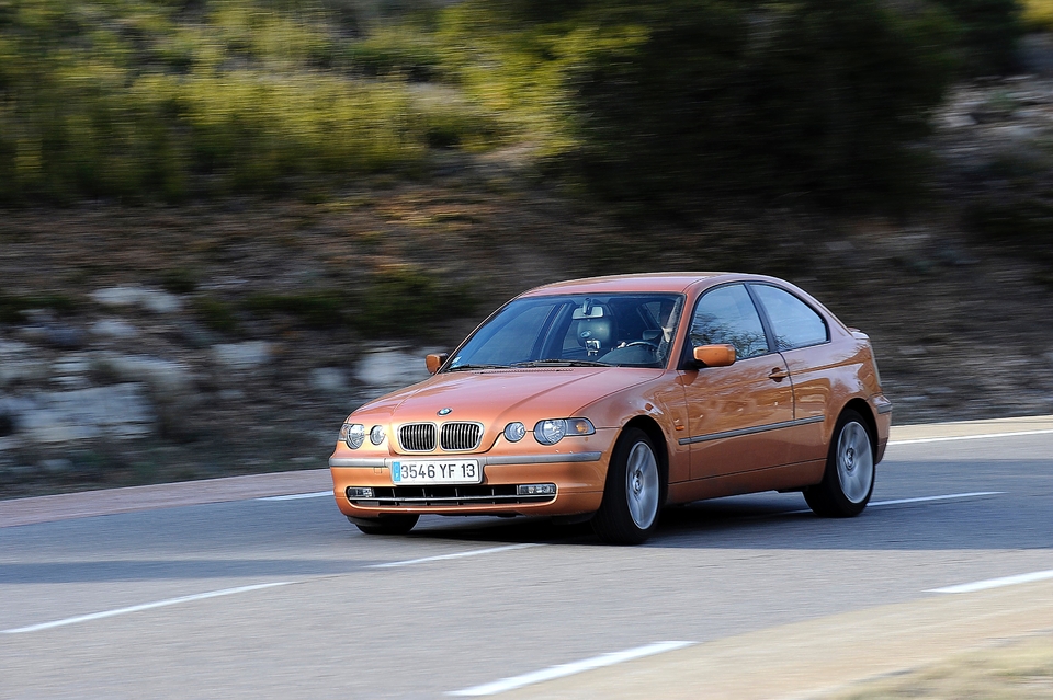 BMW 325 ti (2001-2004) : une compacte au 6-cylindres magique, dès 5 000