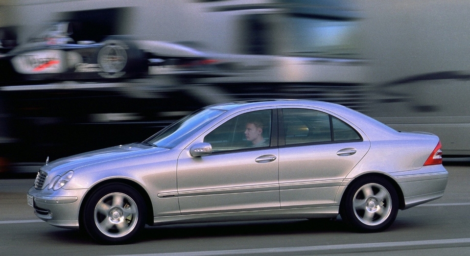 BMW 330i vs Mercedes-Benz C320 : duel de familiales puissantes et ...