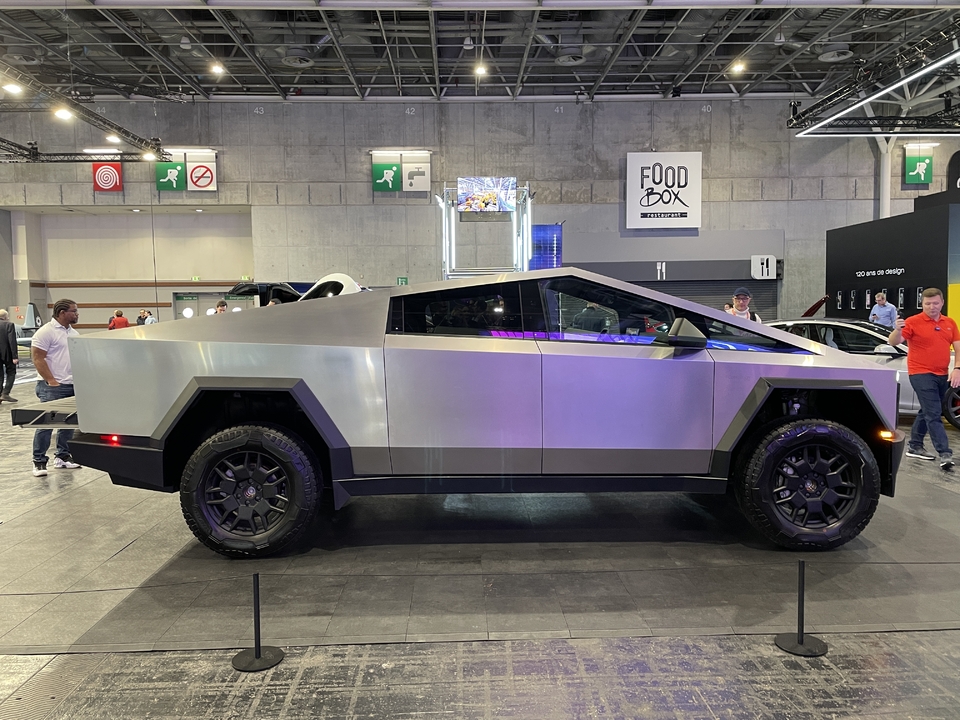 Mondial de l'Auto de Paris - Tesla Cybertruck : une détermination ...