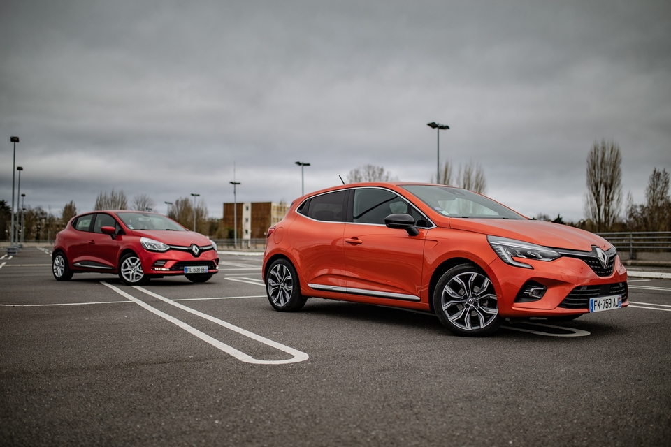 Salon Caradisiac - Retour sur le comparatif Renault Clio IV Génération ...