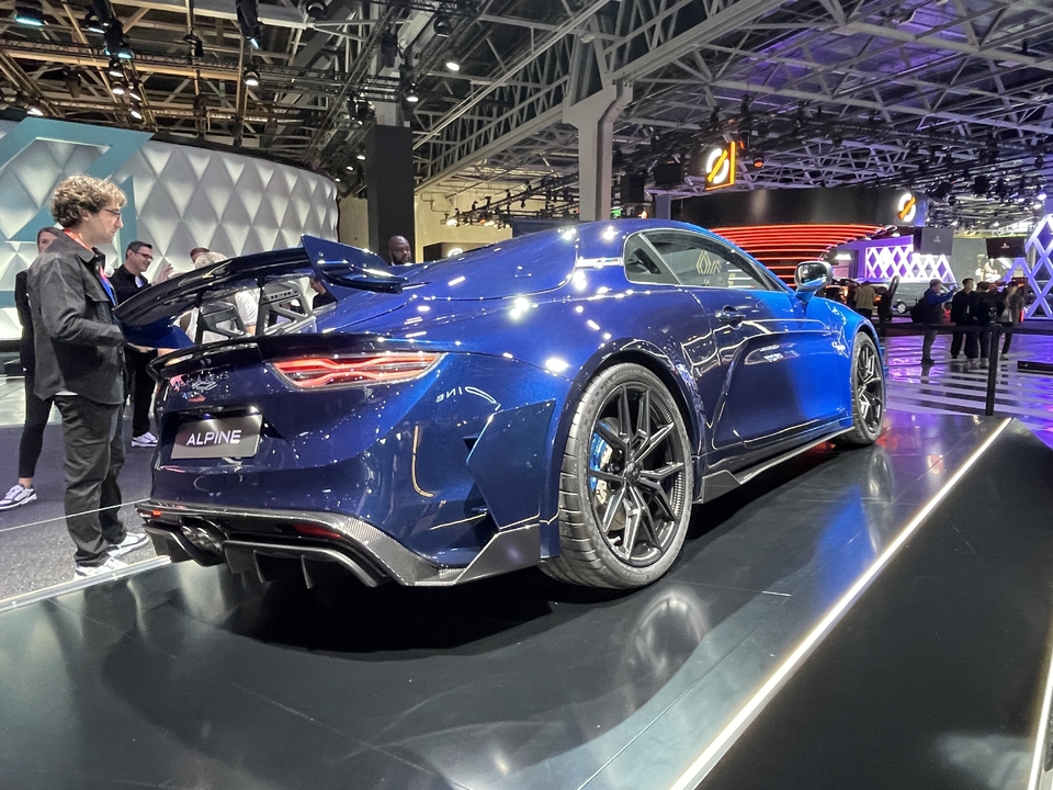 Mondial de l'Auto de Paris : Alpine A110 R Ultime, radicale mais plus chère que les meilleures ...