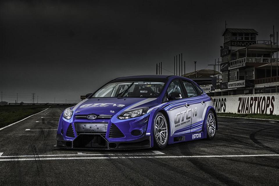 Une Ford Focus V8 de 500 ch, c'est possible... enfin presque...