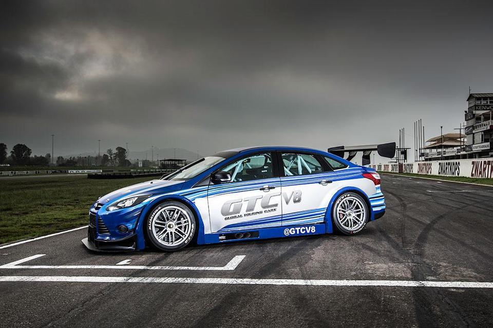 Une Ford Focus V8 de 500 ch, c'est possible... enfin presque...