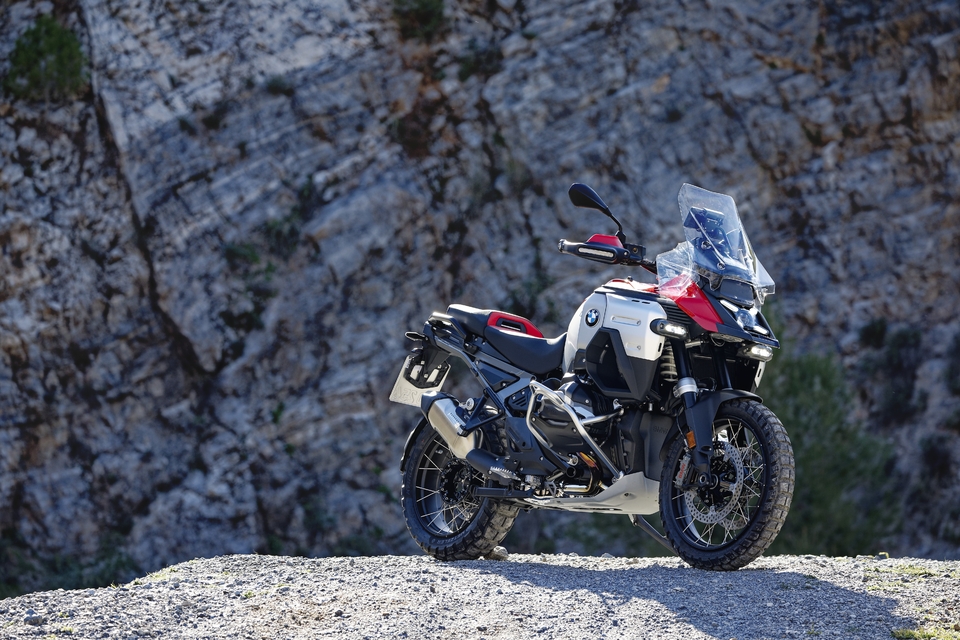 Avec les BMW R1300 GS Adventure et Adventure ASA, après avoir mis la ...