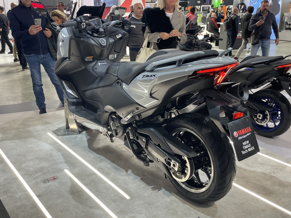 EICMA 2024 - Les maxi-scooters sportifs Yamaha TMax et TMax Tech Max ...