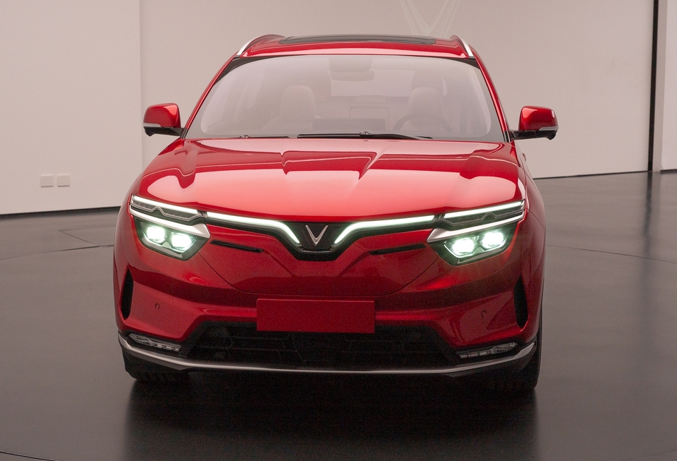 Présentation vidéo - Vinfast VF E35 : le grand SUV qui veut jouer dans ...