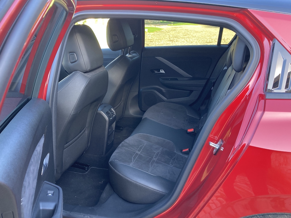 Comparatif vidéo – Opel Astra VS Volkswagen Golf : ballet allemand