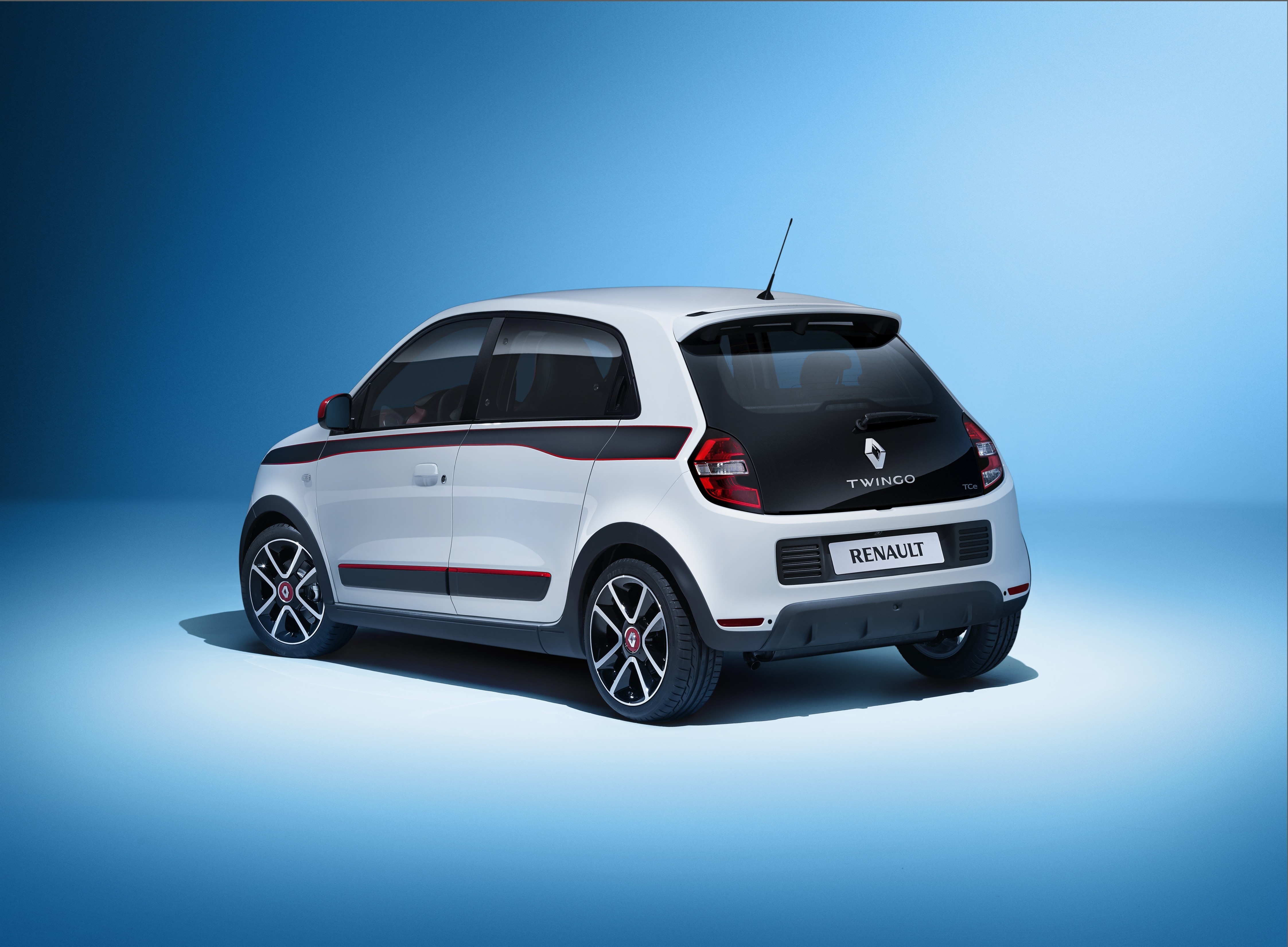 Match anticipé - Nouvelle Peugeot 108 vs. nouvelle Renault Twingo
