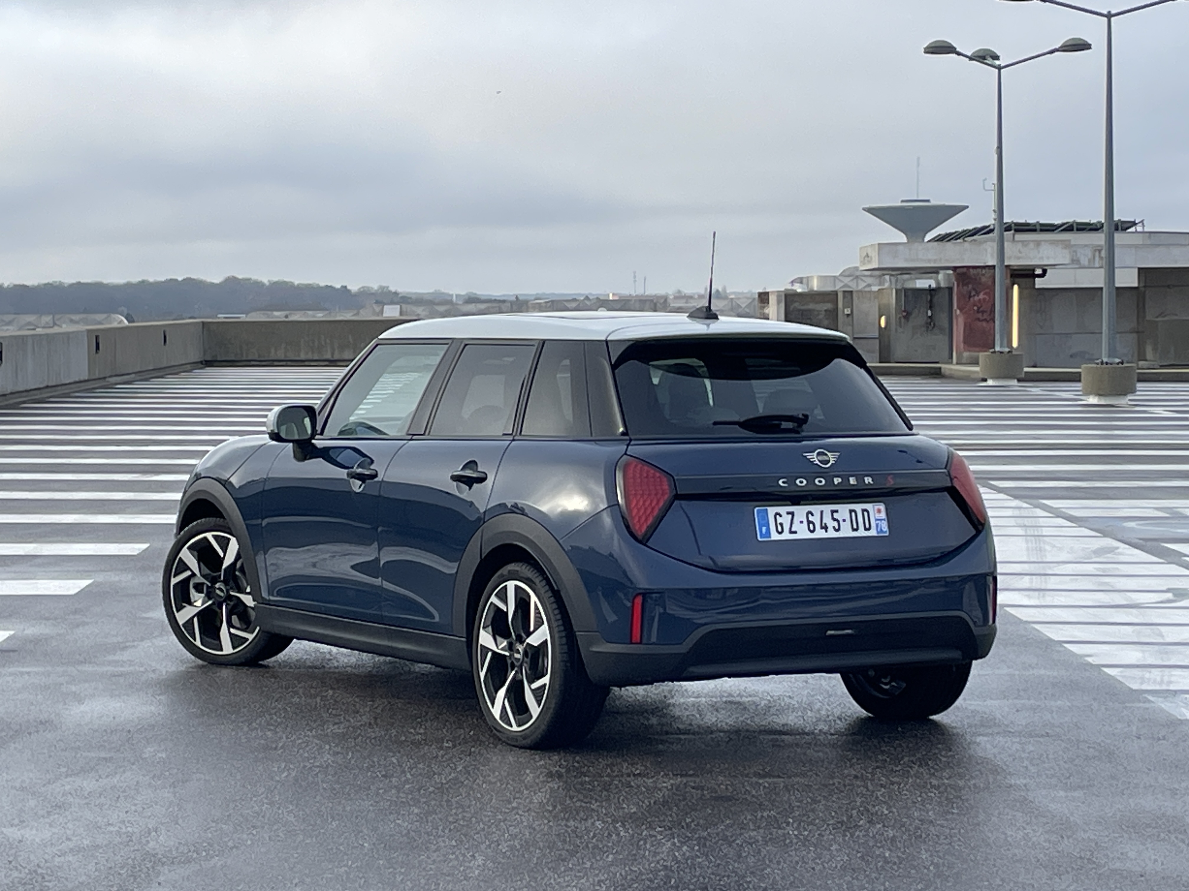 Voici les premières images de l'essai de la nouvelle Mini 5 portes ...