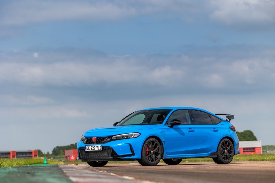 Comparatif vidéo - Les essais de Soheil Ayari - Honda Civic Type R VS ...