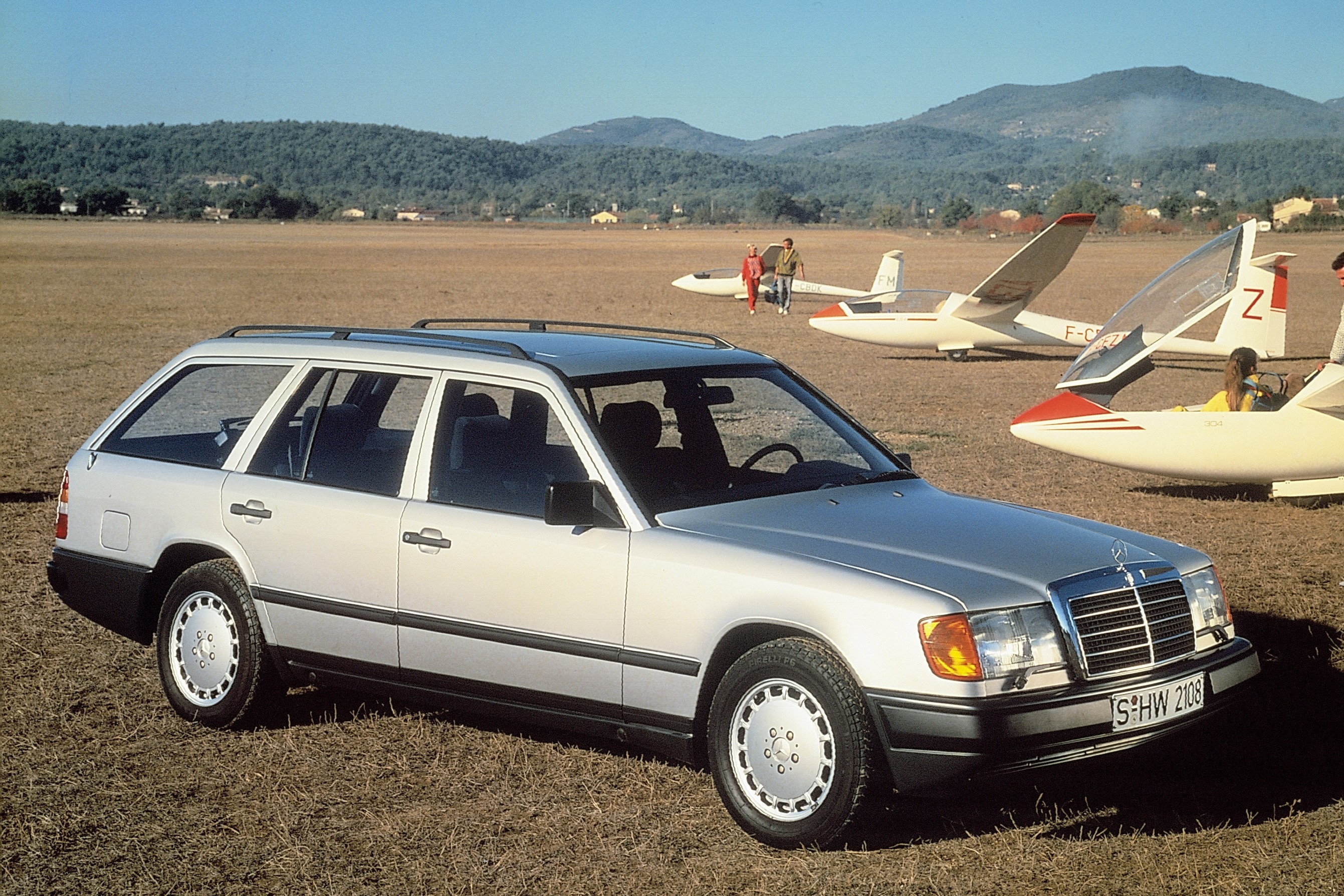 Duel de laborieuses de luxe : Mercedes 300D vs Volvo 740 TD