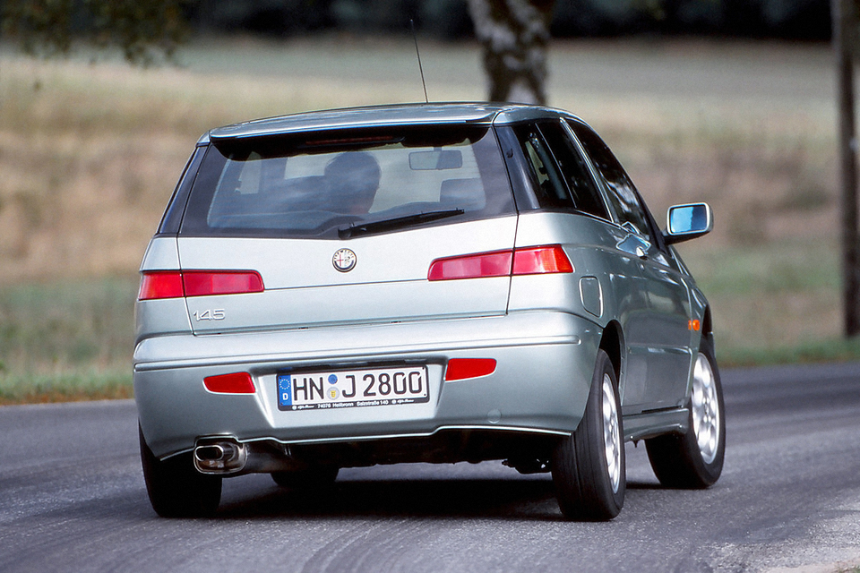 Alfa Romeo 145 Quadrifoglio (1995 – 2000), le retour du cœur sportif ...