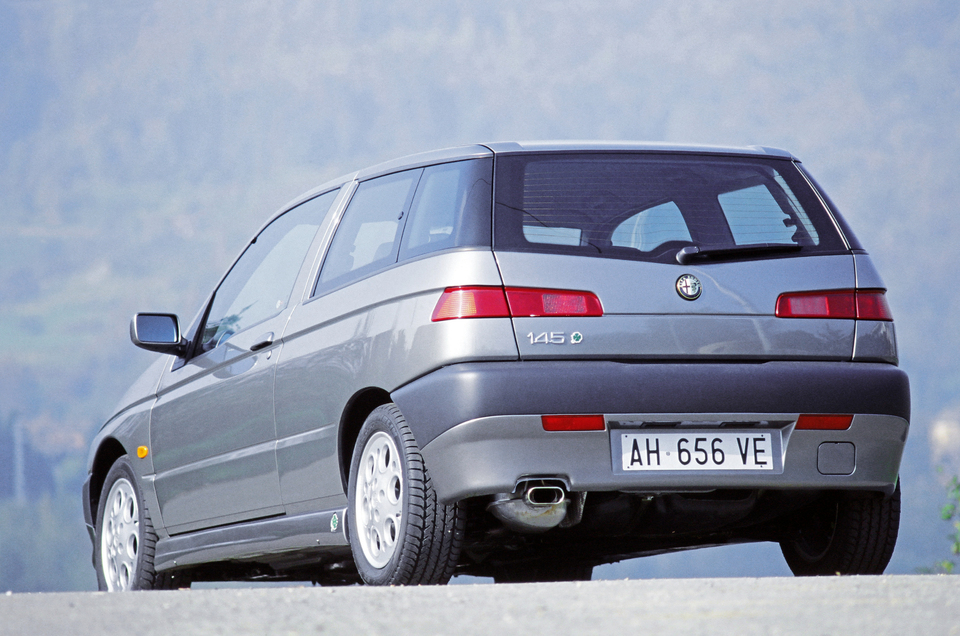 Alfa Romeo 145 Quadrifoglio (1995 – 2000), le retour du cœur sportif ...