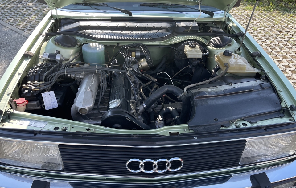 Audi 100 C2 (1976 – 1982), le premier 5-cylindres essence de l’Histoire ...