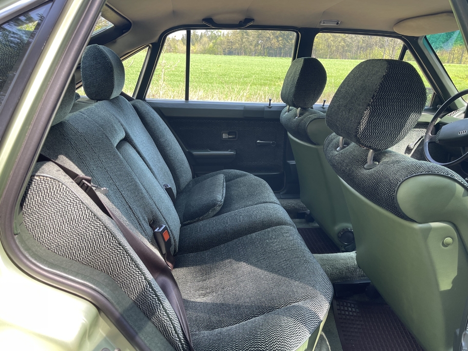Audi 100 C2 (1976 – 1982), le premier 5-cylindres essence de l’Histoire ...