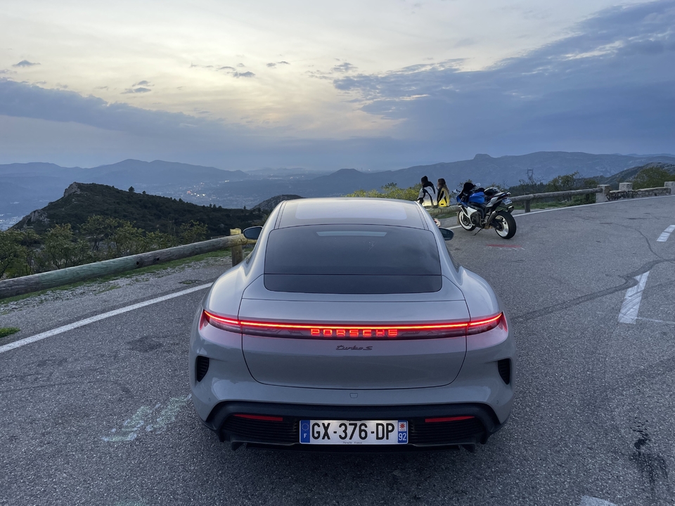 La nouvelle Porsche Taycan Turbo S est une bien-pensante aux pratiques ...
