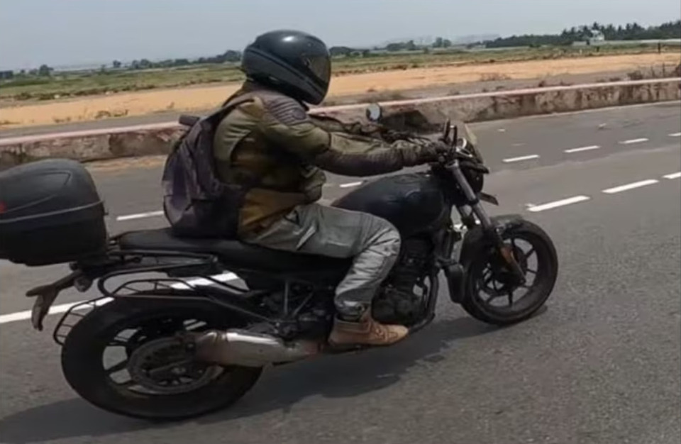 La Royal Enfield Hunter 450 bientôt prête à entrer en piste