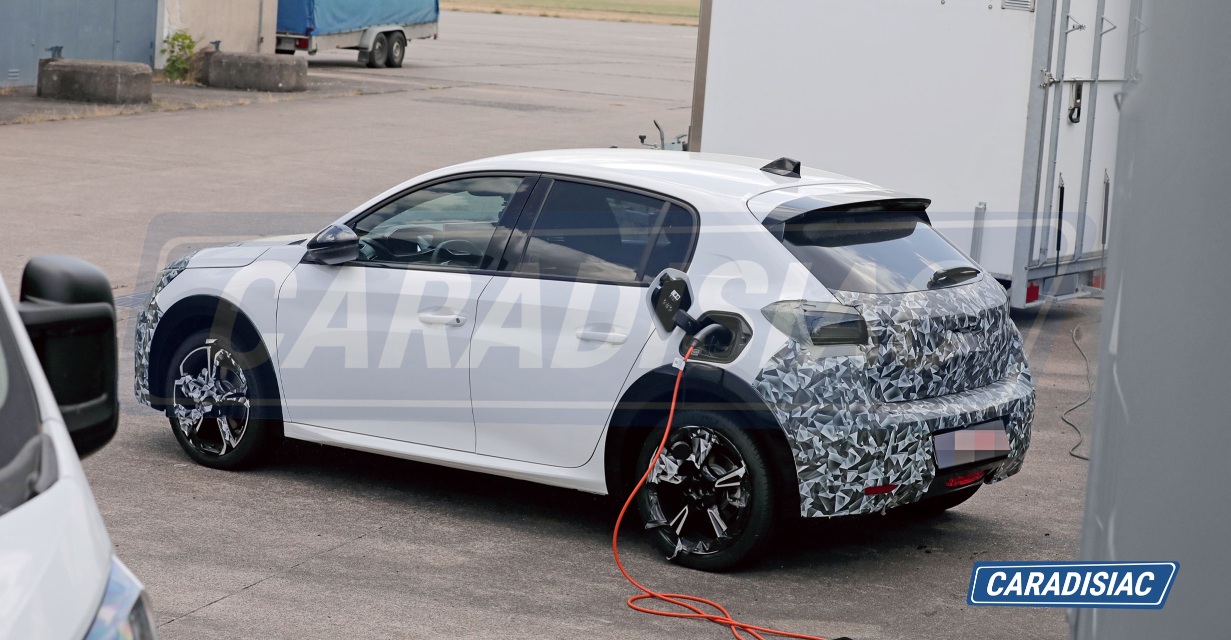 Scoop – Peugeot e-208 : prête pour le restylage