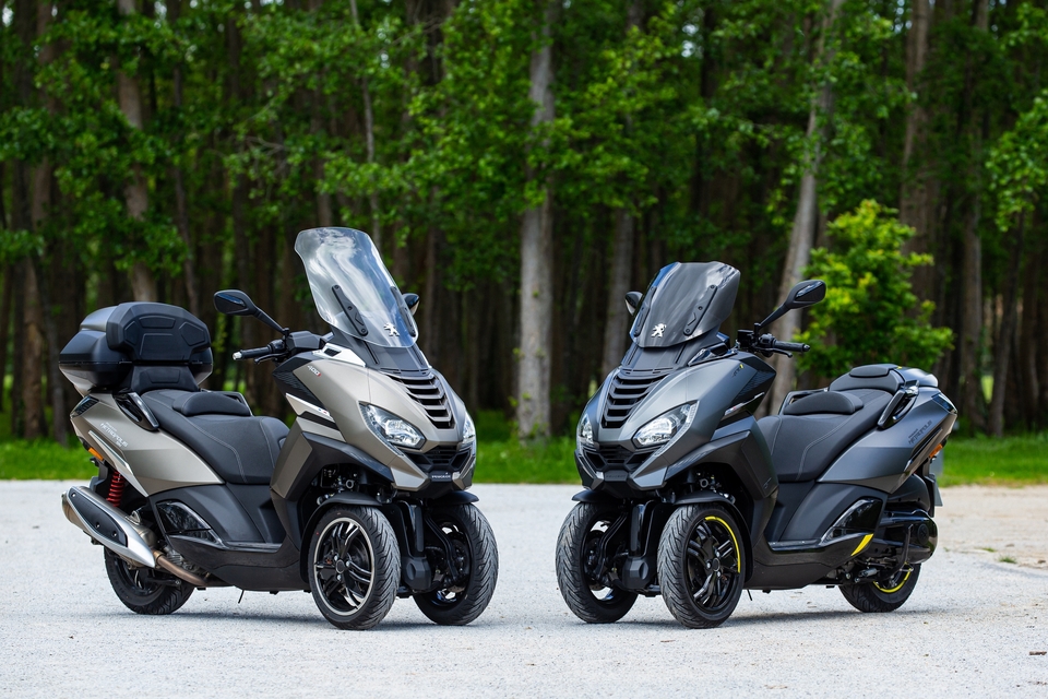 Le scooter trois-roues Peugeot Metropolis en soldes