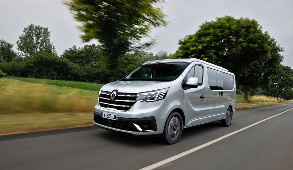 Essai - Renault Trafic Grand SpaceNomad (2023) : pour quelques ...