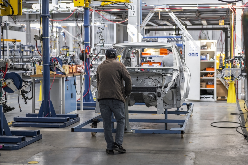 Renault R5 électrique : dans les coulisses de la fabrication des protos ...